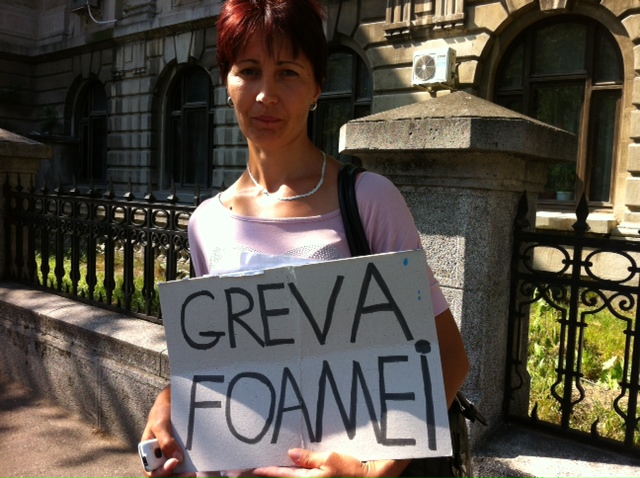 Greva foamei în faţa Curţii de Apel Ploieşti - un caz incredibil ...