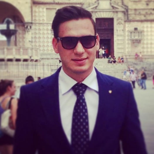 Fiul primarului din Cornu se dă director de programe, dar e doar ...
