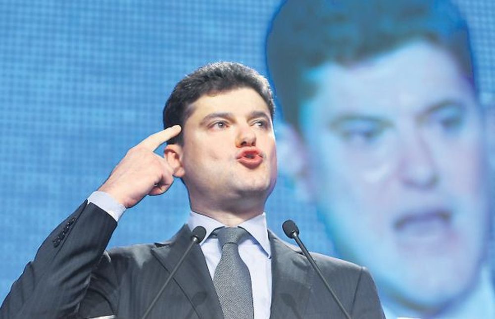 Boureanu în recital la secţia de poliţie - nu are factorul X ...