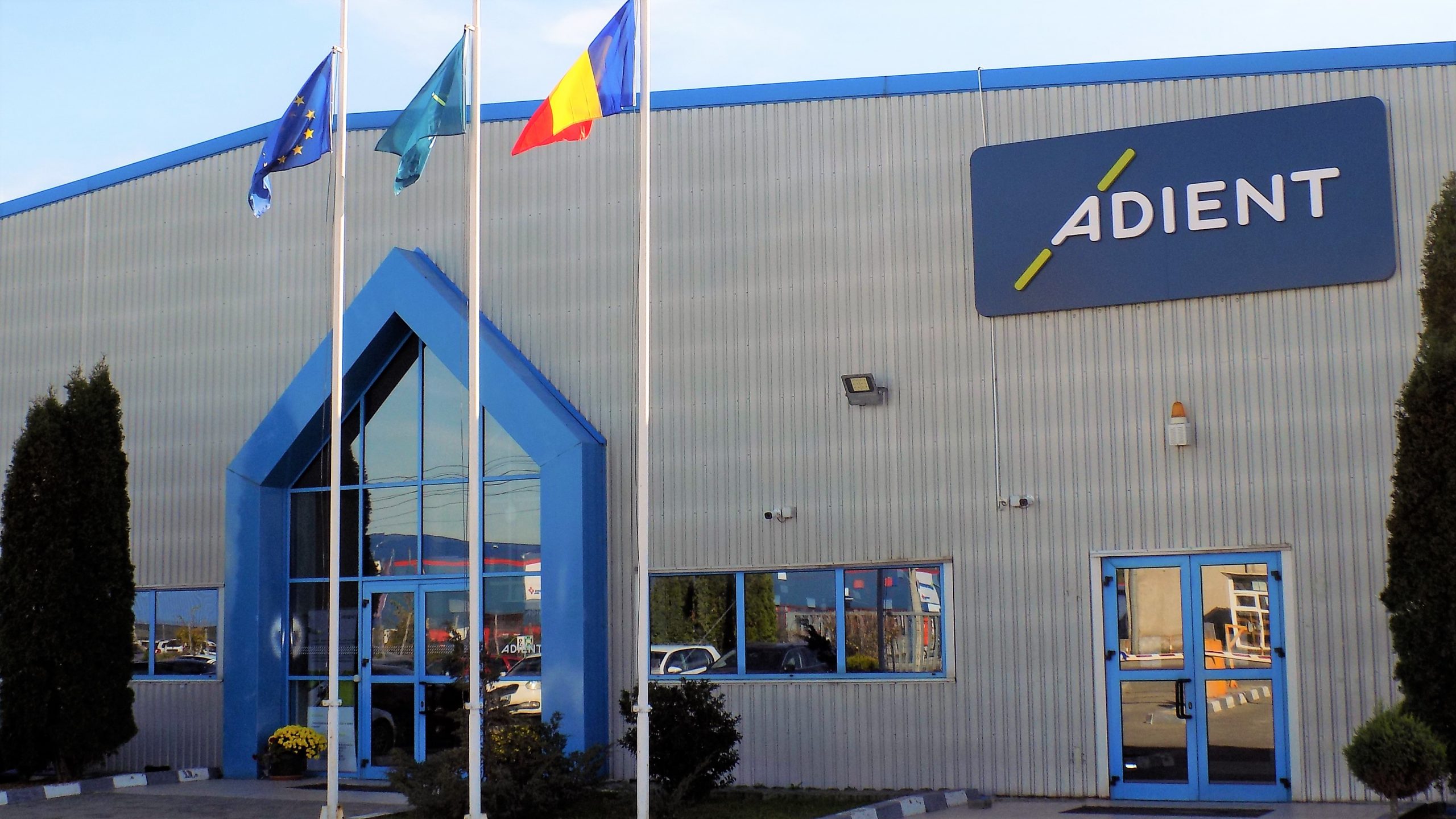 Mai mulți angajați de la fabrica Adient din Parcul Industrial Ploiești ...