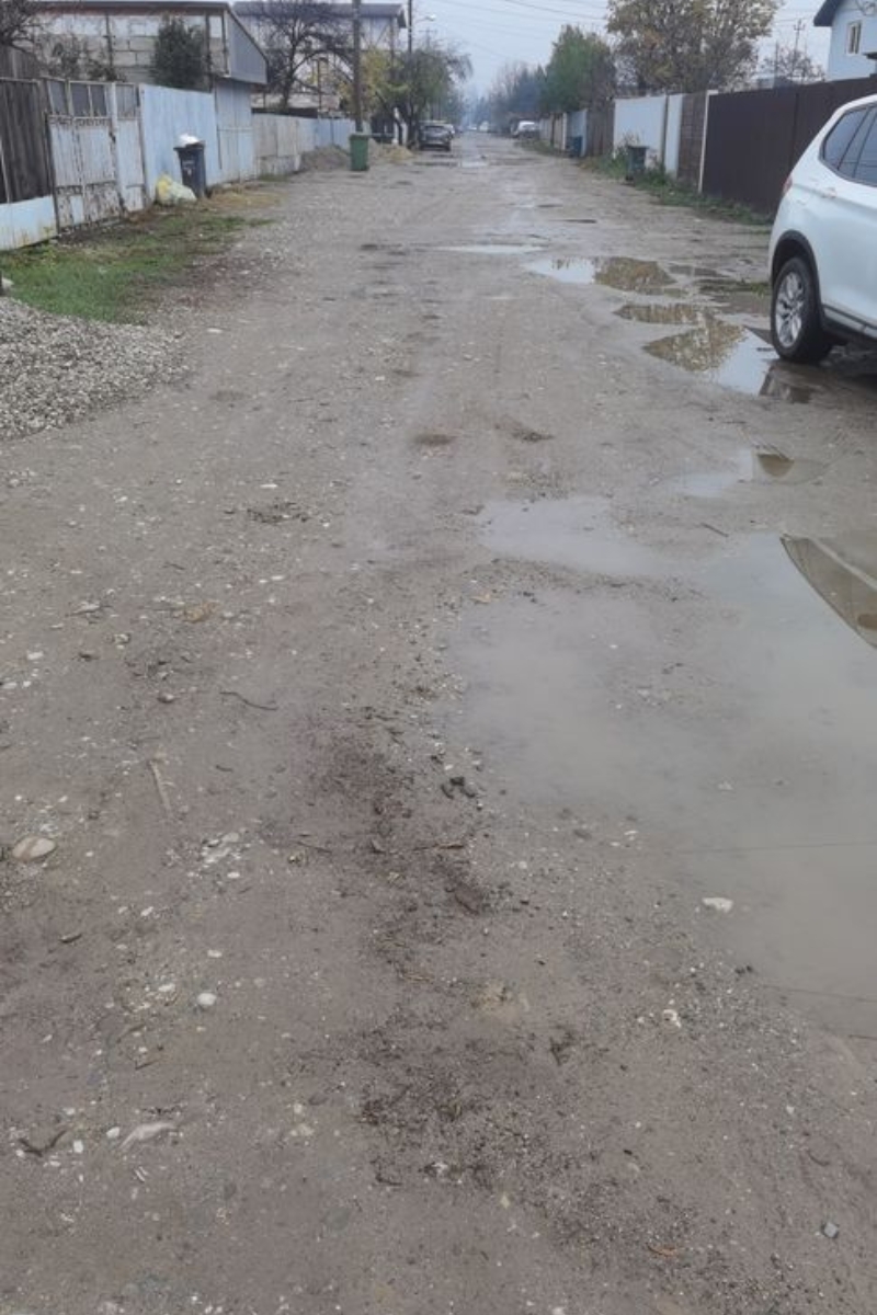 Strada Islazului din Ploiești, neasfaltată de mai bine de 30 de ani ...