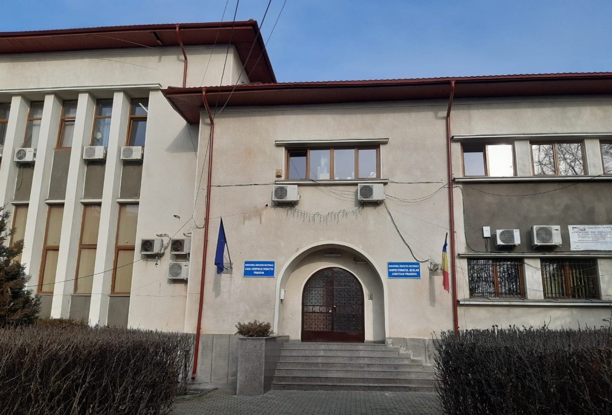 Părinții copiilor de la Bassarabescu, protest la Inspectorat ...