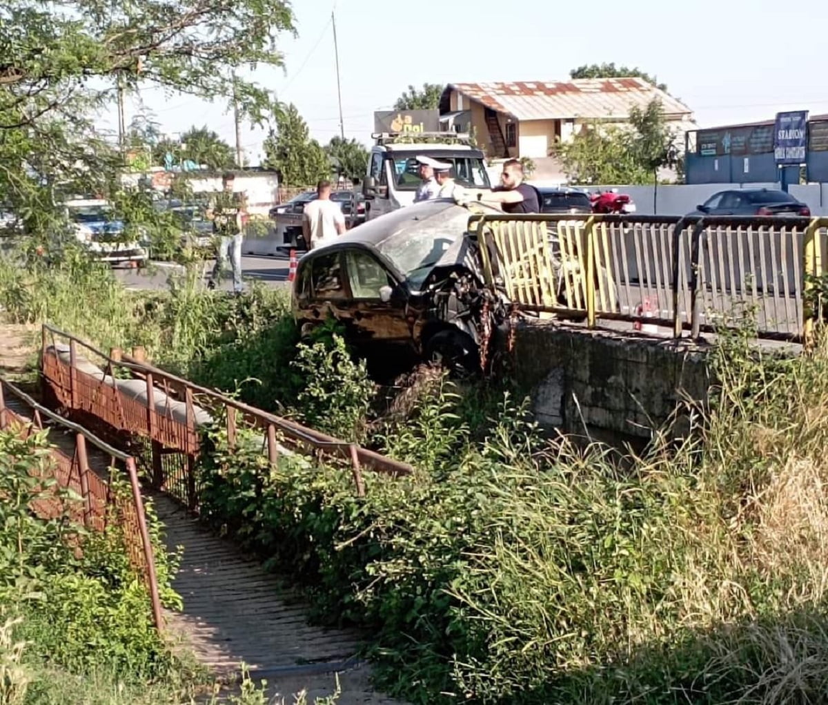 Accident rutier în comuna Bucov. Un minor a fost rănit. Traficul este ...