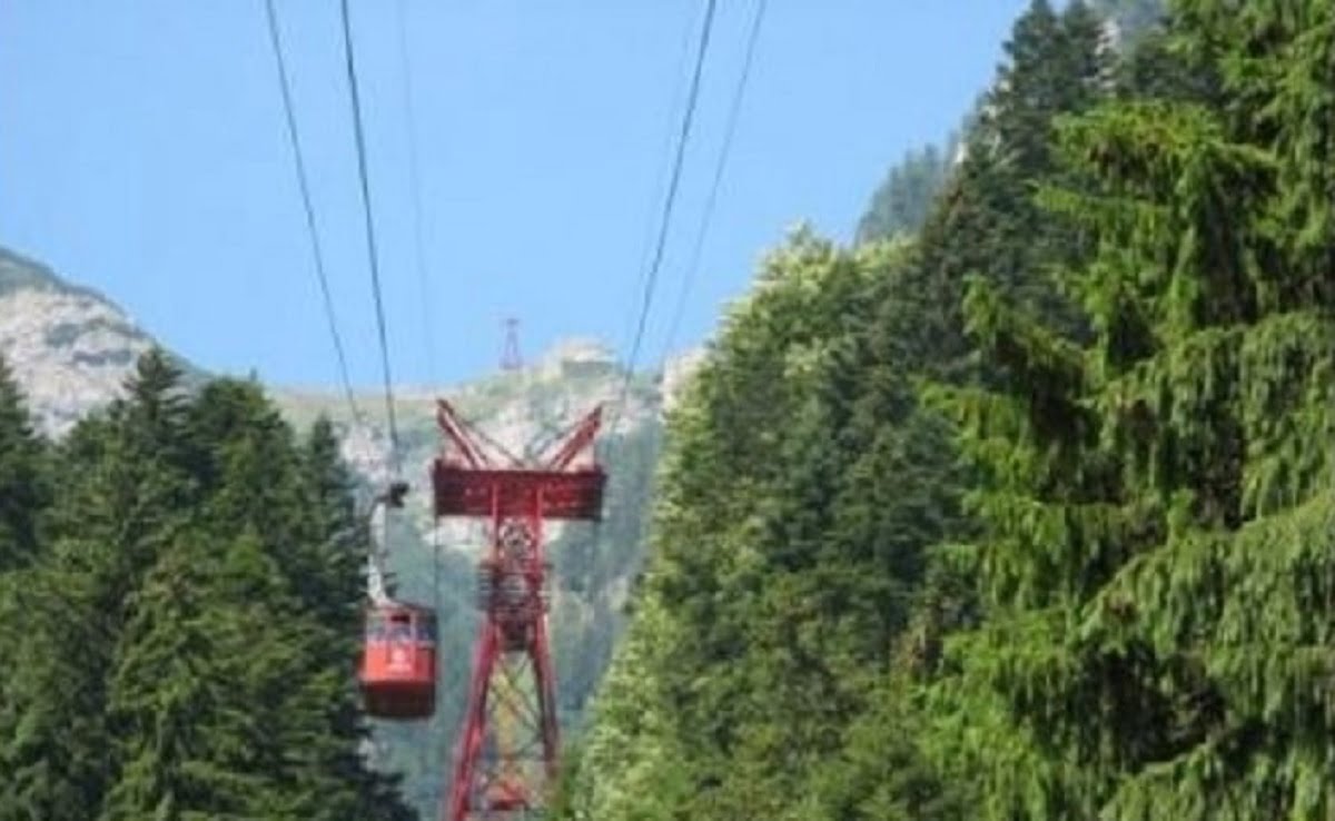 Telecabina pe tronsonul Sinaia - Cota 1400, oprită din cauza vântului ...