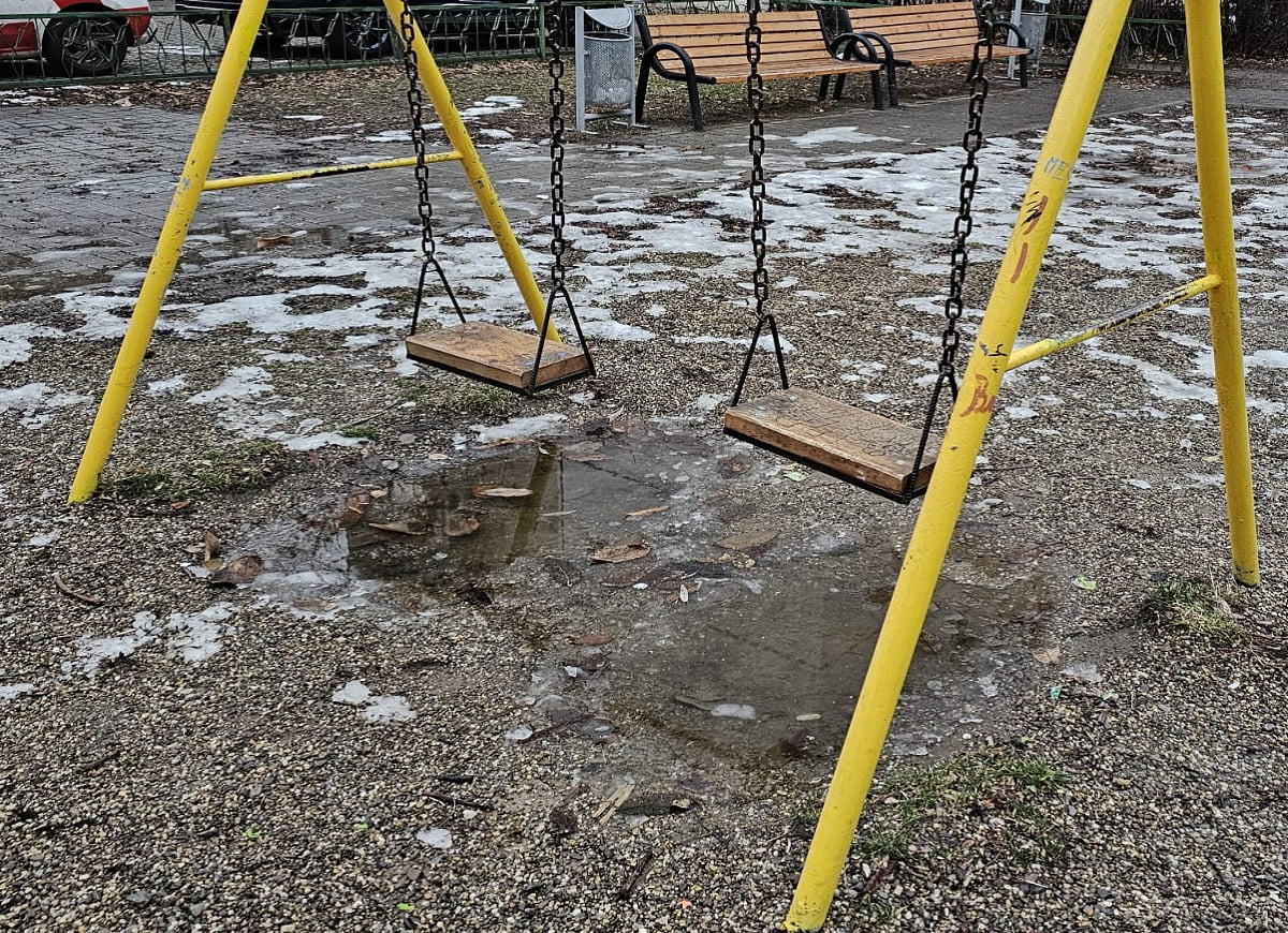 Imagini cu locul de joacă de pe strada Cantacuzino din Ploiești: „Arată ...