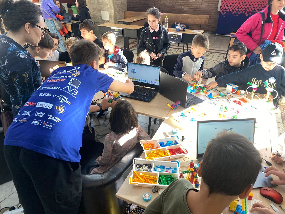 Festivalul Robotika 2.0 - Toți pasionații de robotică și programare ...