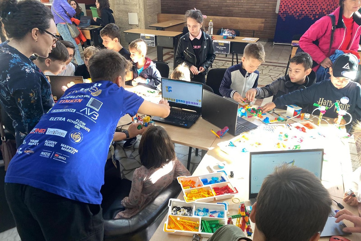 Echipa de robotică BraveBots organizează RobotiKa 2024, un eveniment ...