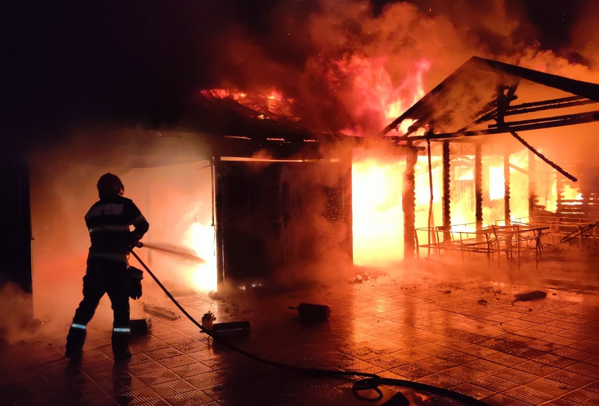 O gospodărie a ars noaptea trecută la Fulga de Sus. Cauza incendiului ...