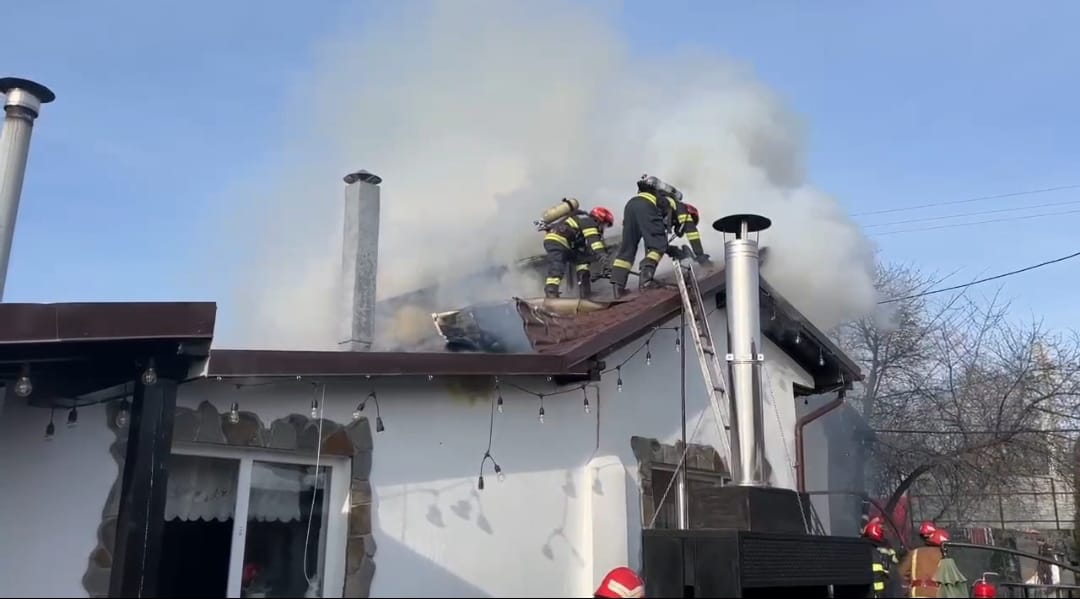 Incendiu la o locuință din comuna Jugureni - Observatorul Prahovean