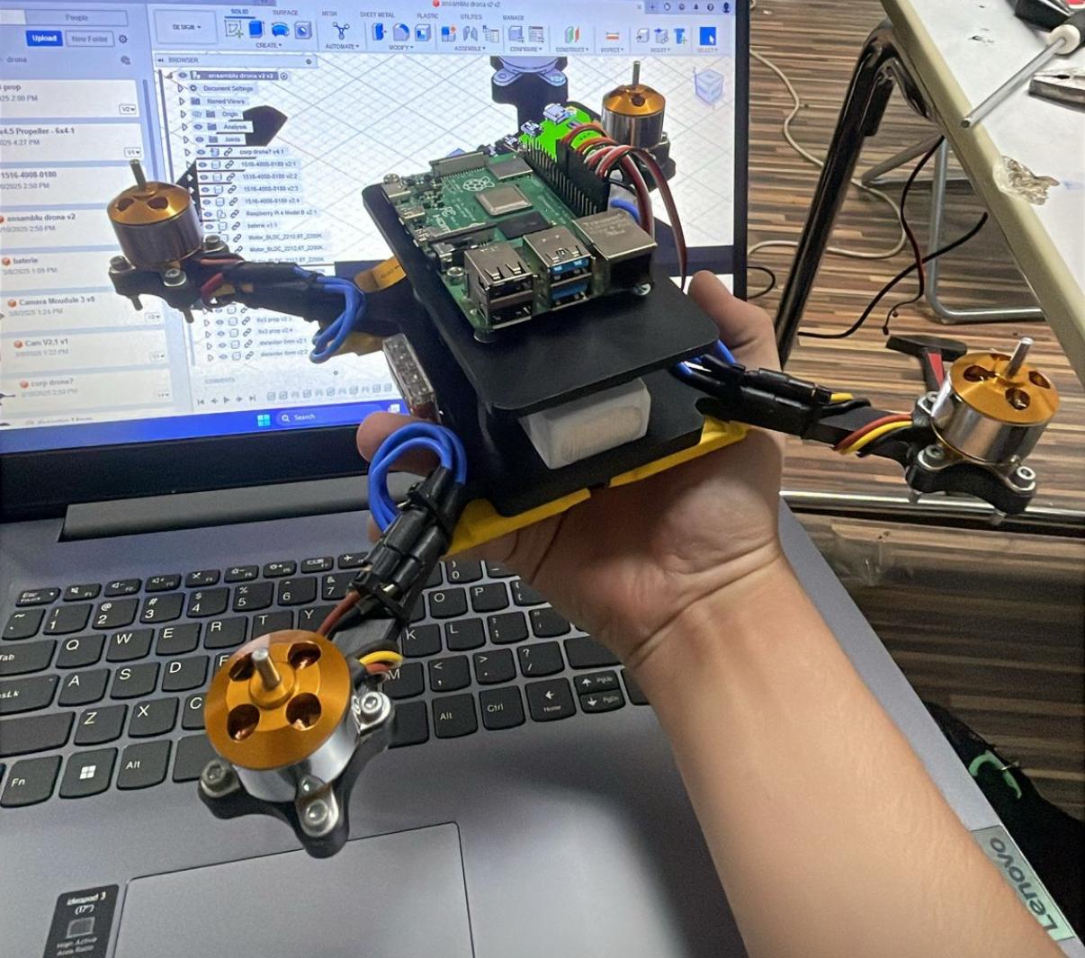 Super-dronă dezvoltată de echipa de robotică BraveBots Ploiești ...
