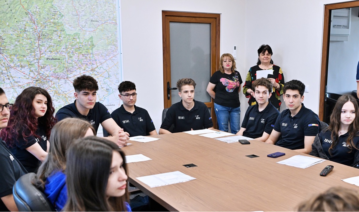 Echipa de robotică BraveBots, premiată de CJ Prahova - Observatorul ...