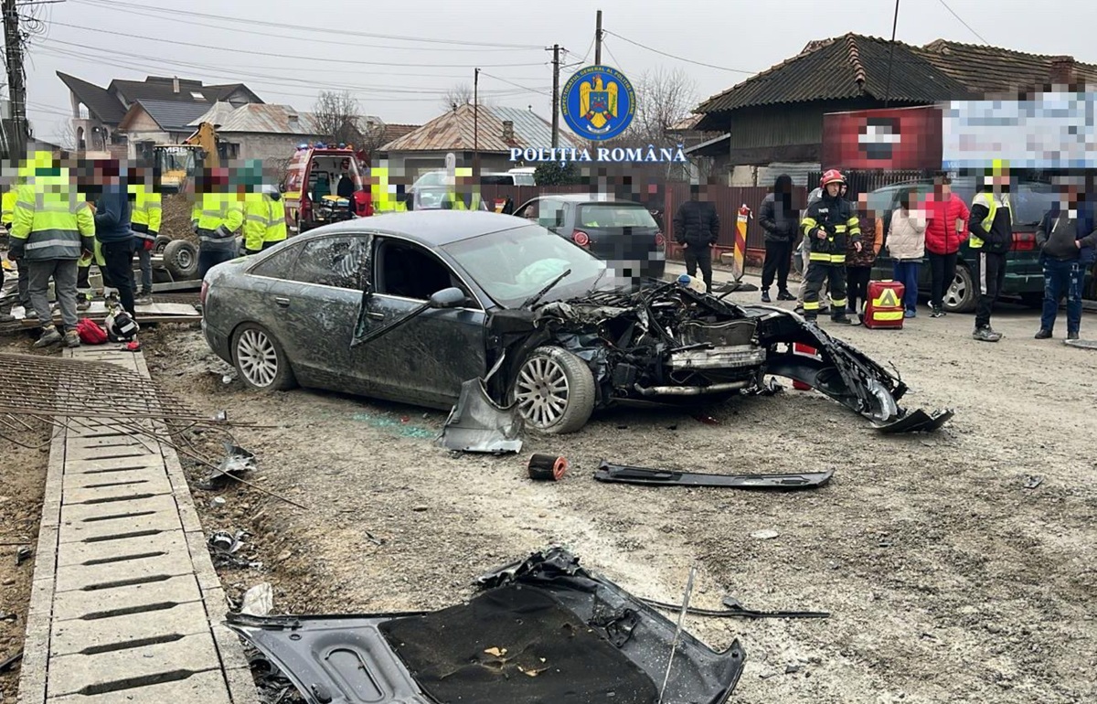 Urmărire încheiată cu un accident în Dâmbovița. Șoferul fugar a lovit ...