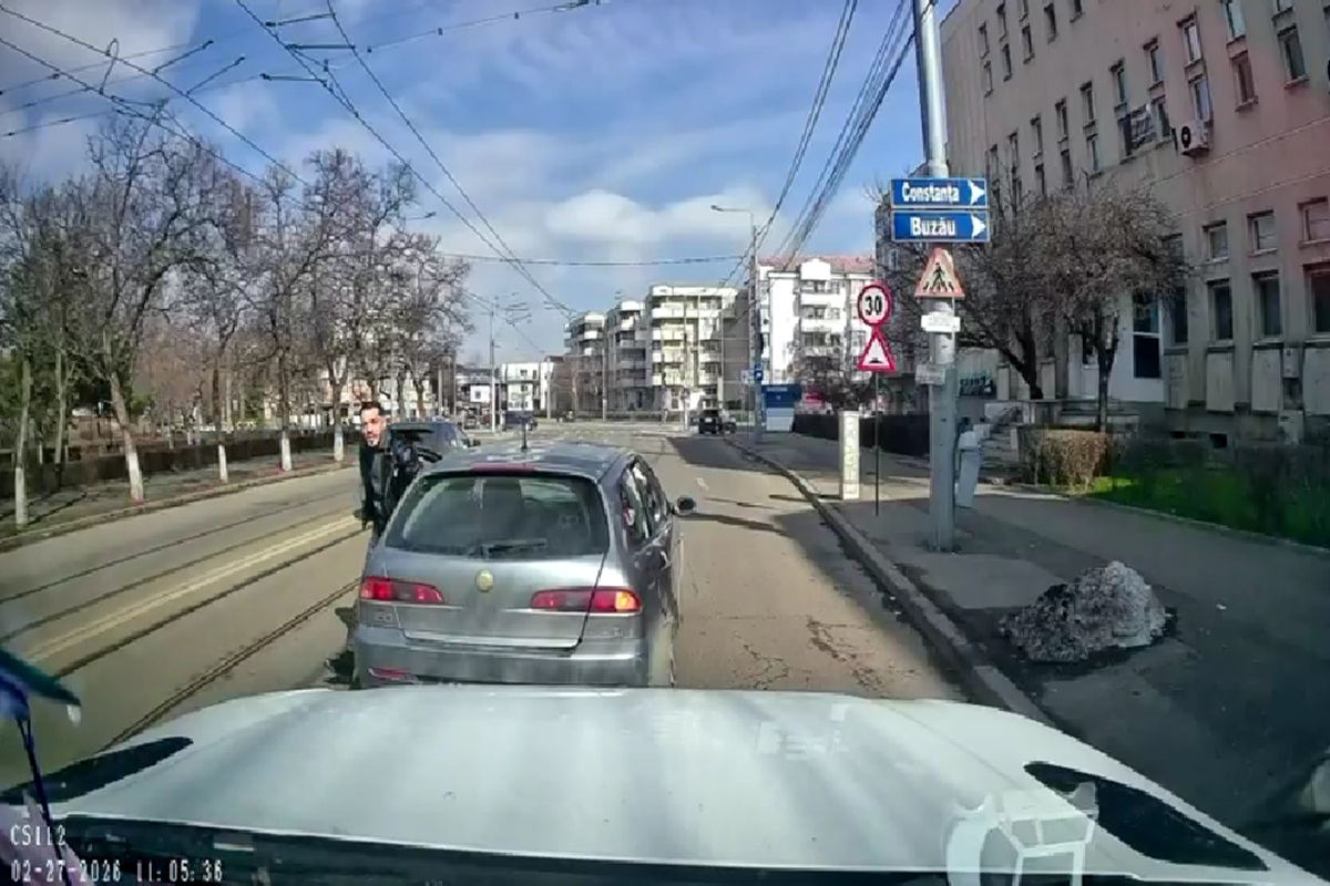 Un nou caz de agresiune în trafic în Ploiești. Șofer blocat și lovit pe ...