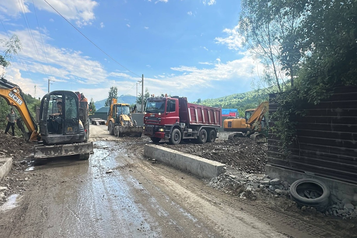 Valea Doftanei, după patru furtuni în două săptămâni: drumuri distruse ...